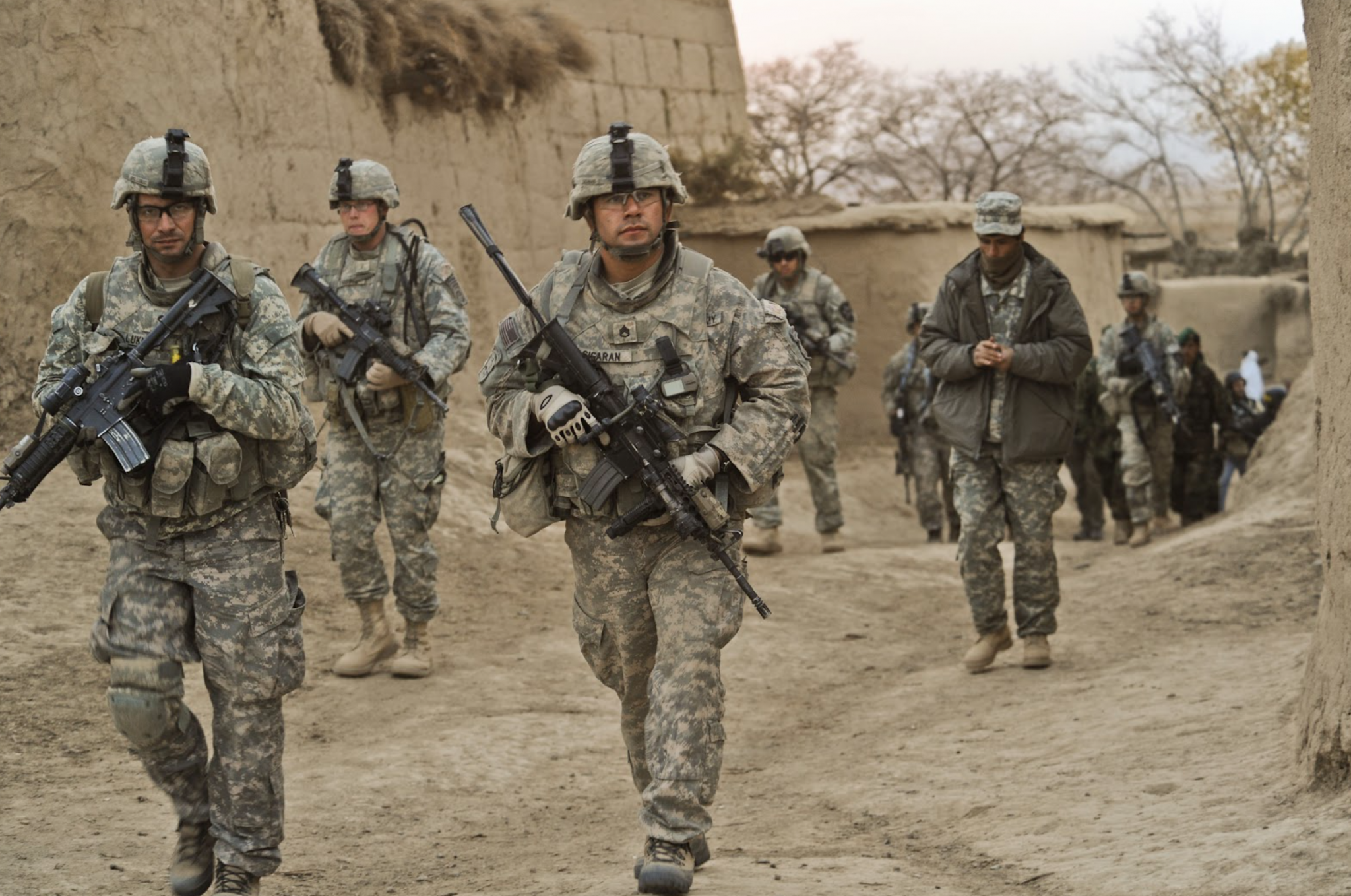 How Do Soldiers Carry Their Rifles? | Ruck For Miles